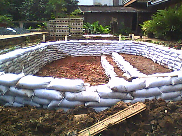 Sand Bag Fish Pond – Natural Building Blog