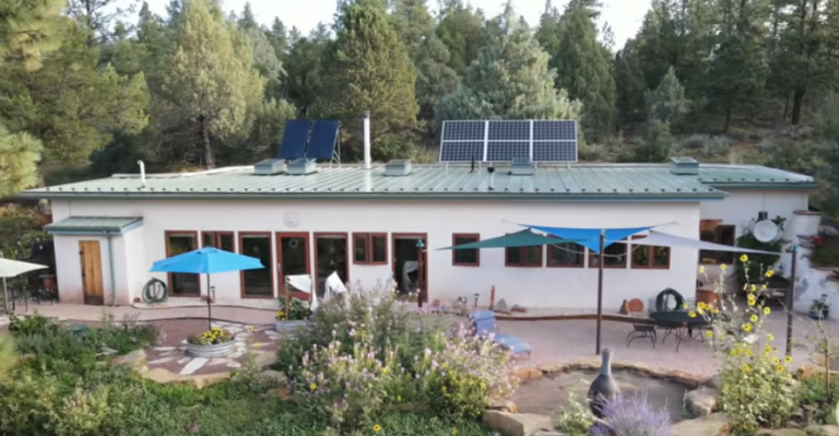Living Off Grid in an Earthship-Style Home in Colorado – Natural ...