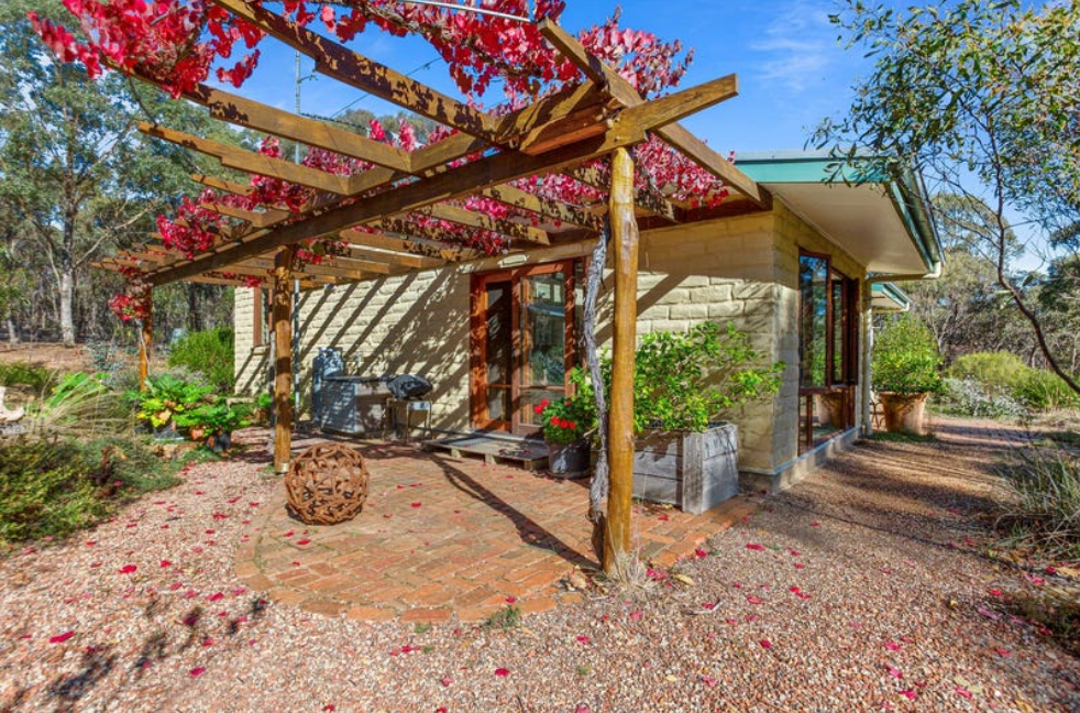 A Mud Brick Off-Grid Home in Australia – Natural Building Blog