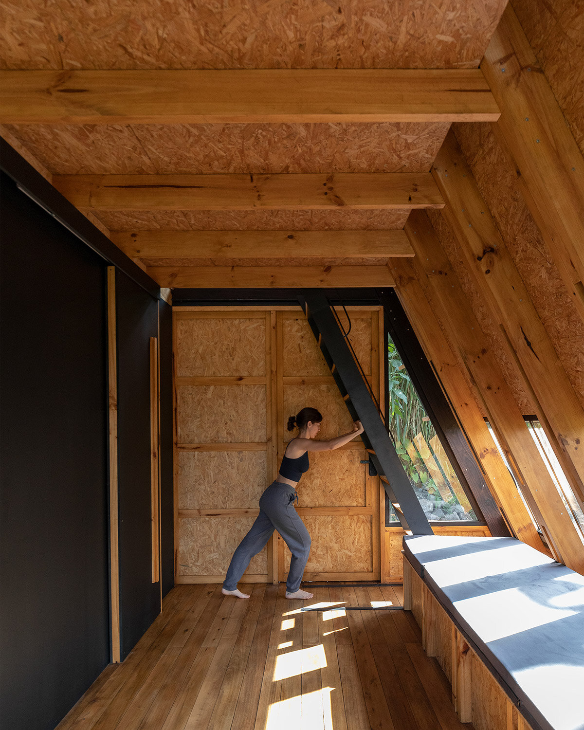 A Tiny Cabin in Ecuador’s lush Andean Forest – Natural Building Blog