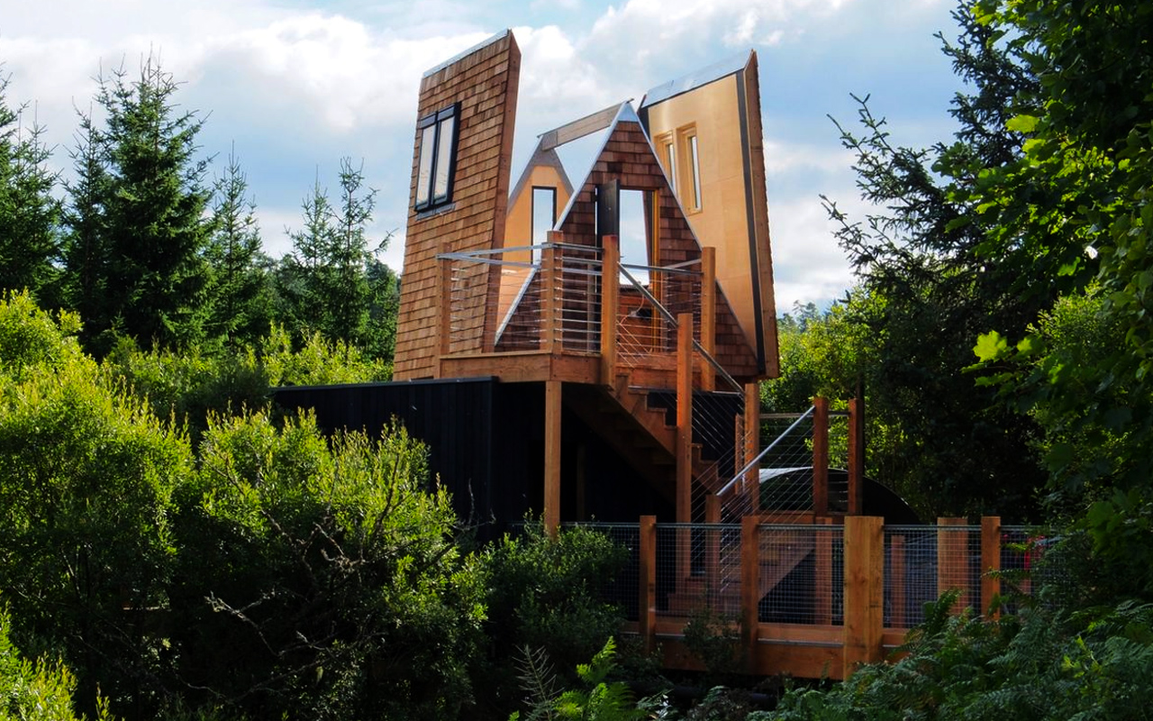 A Fun and Versatile Sky Den Rental in England – Natural Building Blog